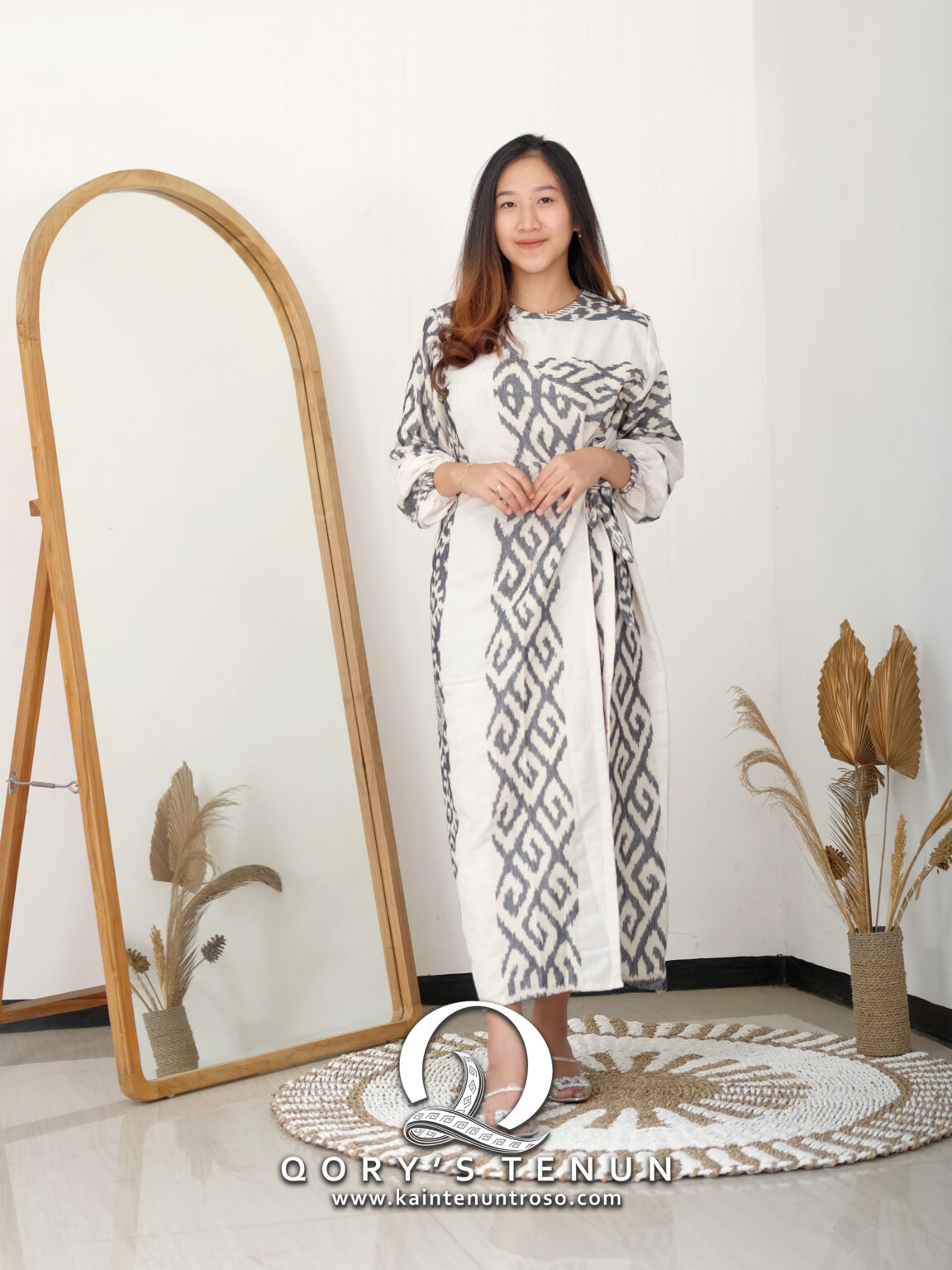 Tenun Etnik Dress Nusantara Modern - Qory's Tenun Troso