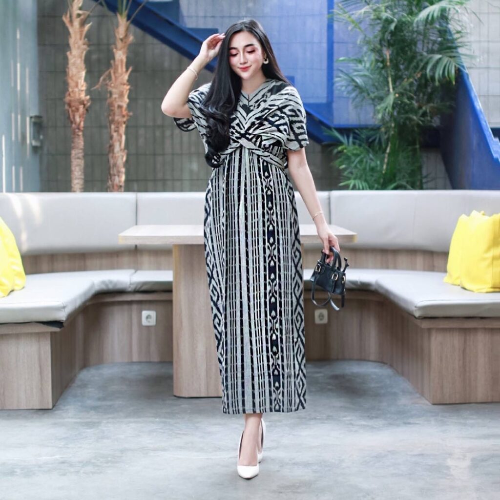 Tenun Etnik Dress Nusantara Modern - Qory's Tenun Troso