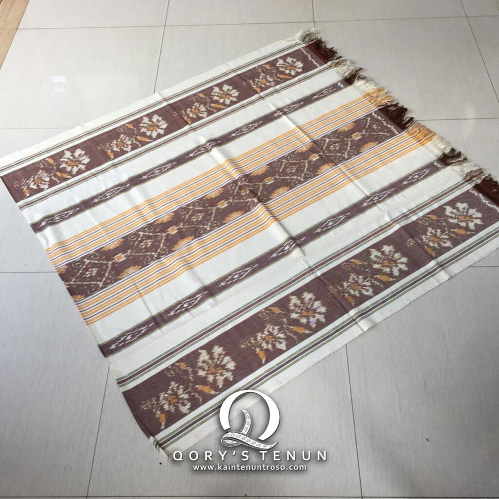 Kain Tenun Ikat Etnik Flores - Qory's Tenun Troso