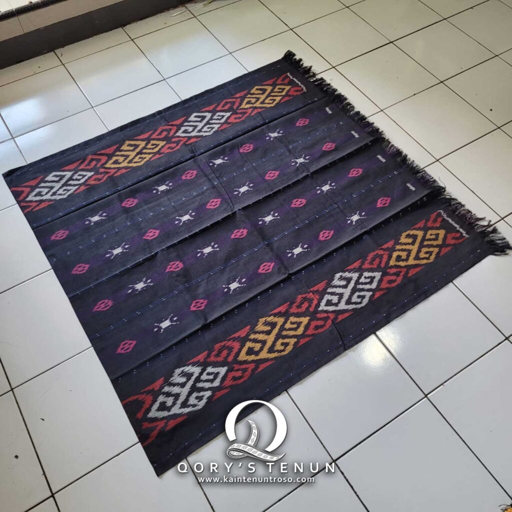 Kain Tenun Ikat Etnik Flores - Qory's Tenun Troso